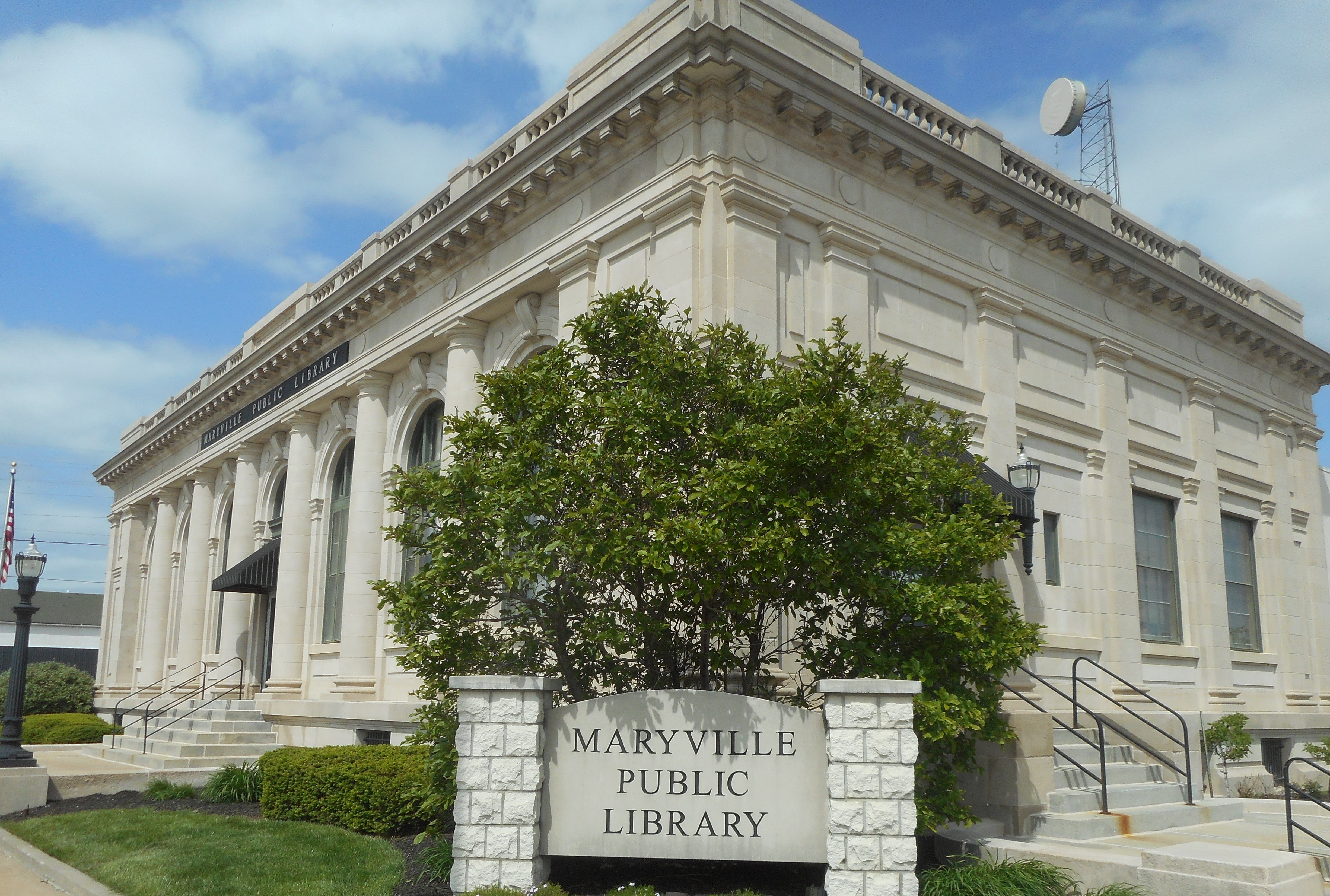 CornerPhotoOfBuilding – Maryville Public Library